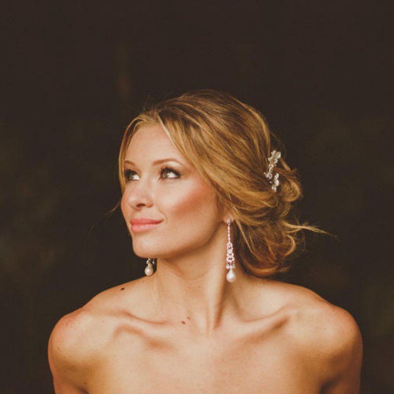 Messy And Chic Doranna Wedding Hairstylist And Bridal Makeup Artist